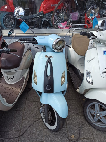 Berini New City L.blauw 45km/h - Tweedehands scooters